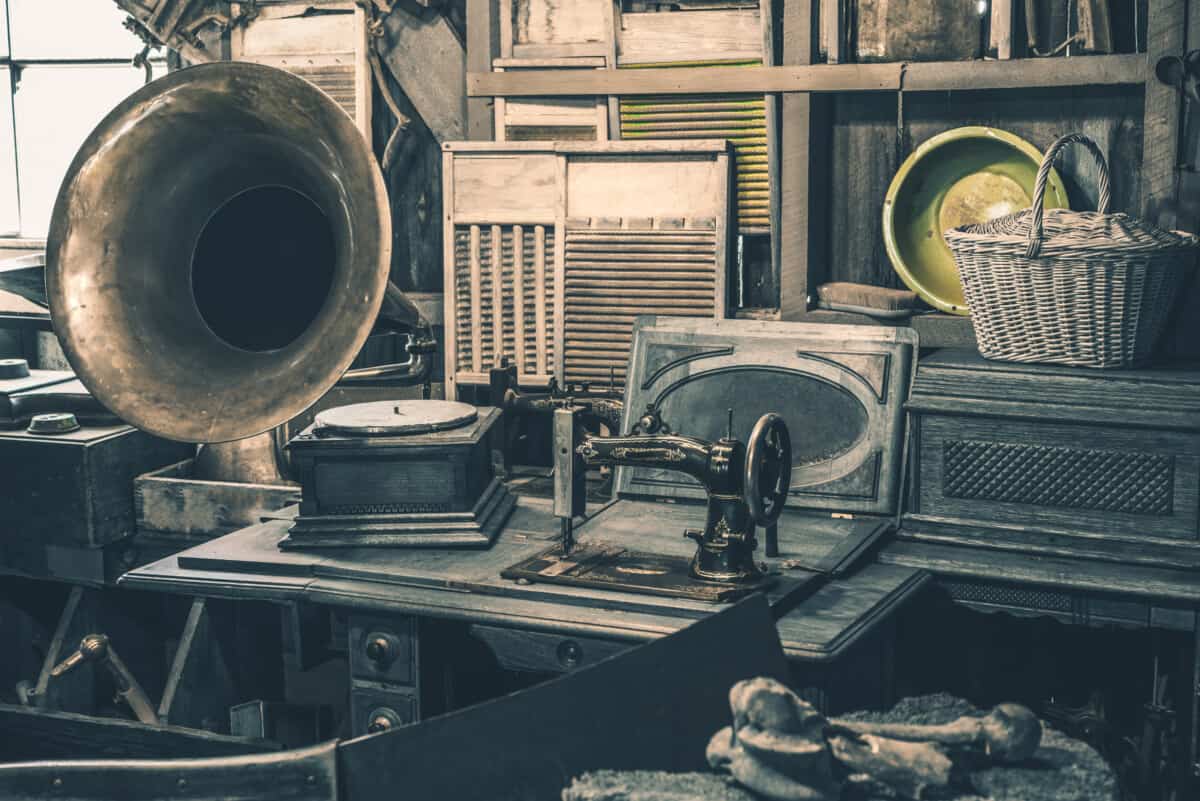 The History of Record Players, Turntables, and Vinyl Records ...