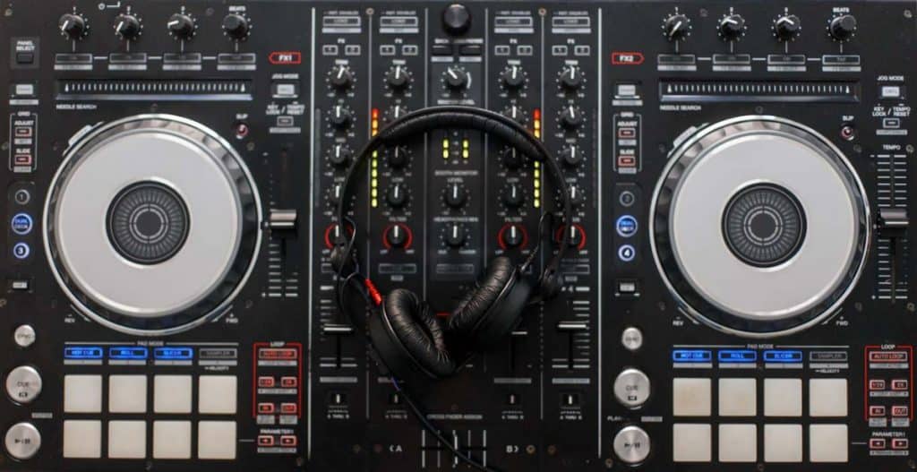 Turntables Vs. DJ Controller: A Comparison – VacationVinyl.com
